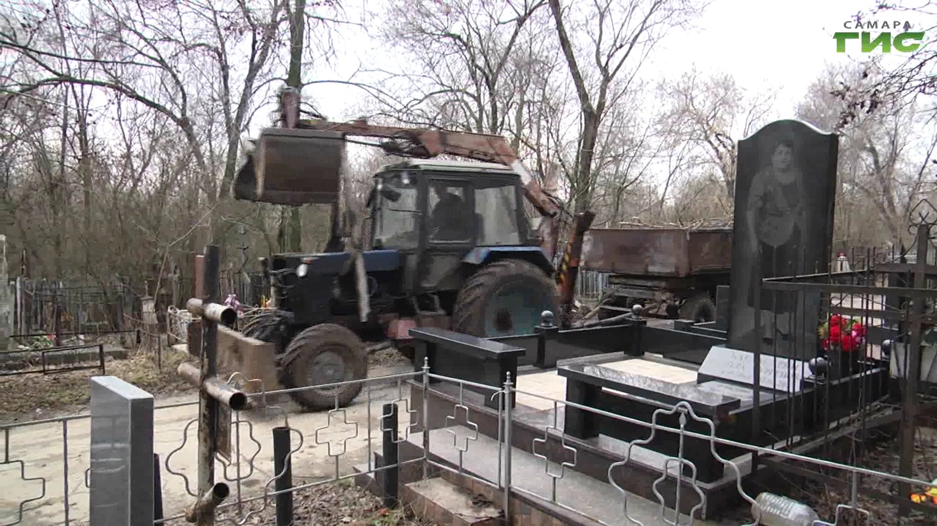 Кладбища Самары приводят в порядок перед религиозными праздниками