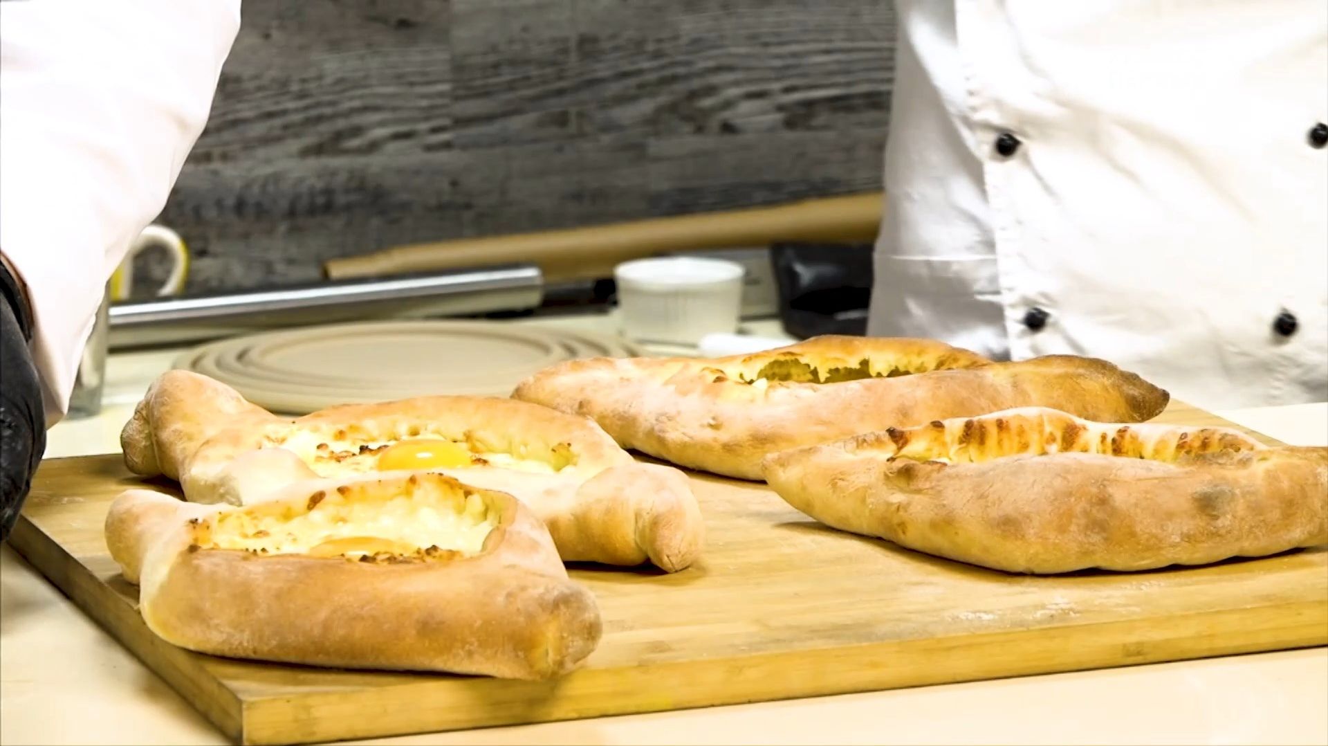 Готовим с Дикраном. Ресторан на диване. Хачапури по-аджарски