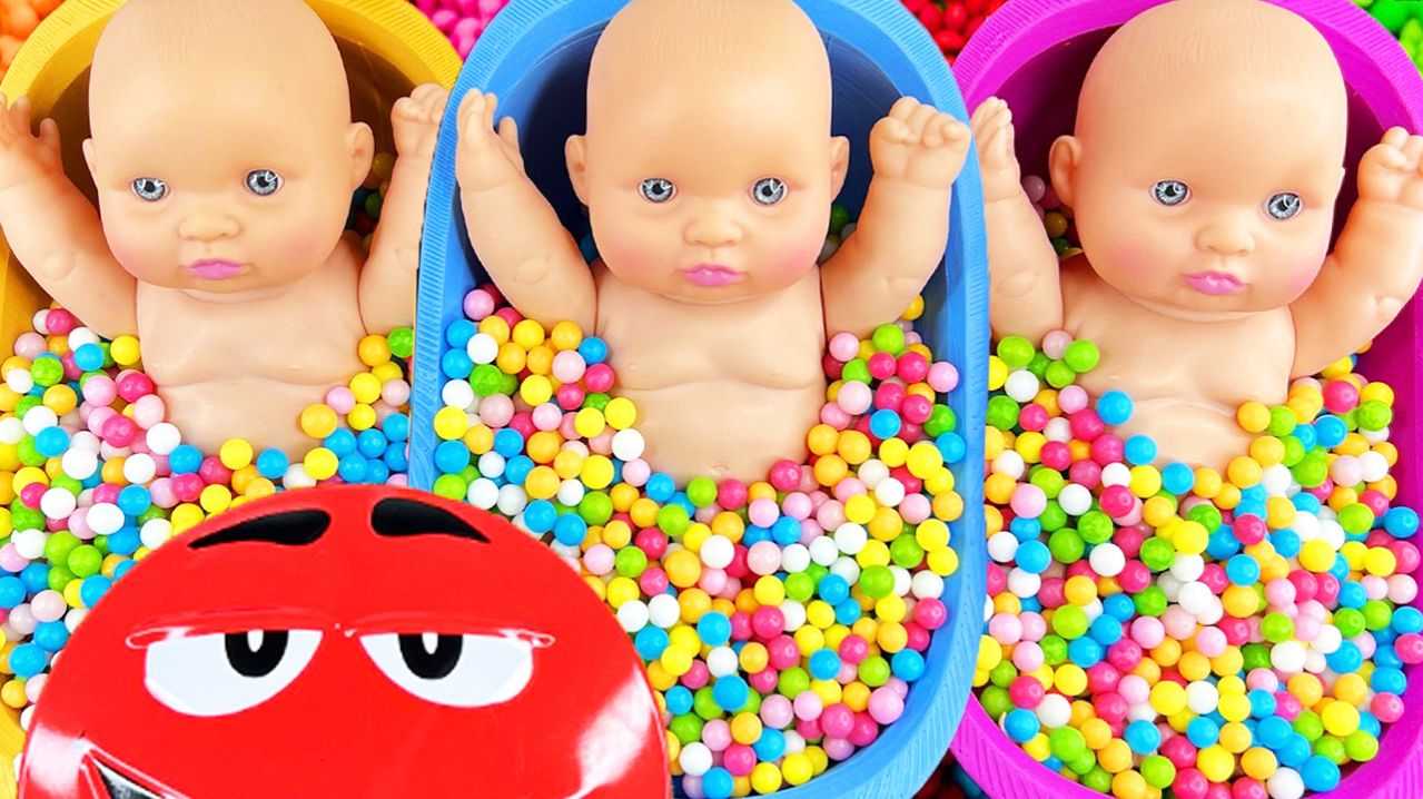 Мультики для детей. Милые кукляшки с веселыми игрушками в ванночках. Смотреть мультики для малышей.