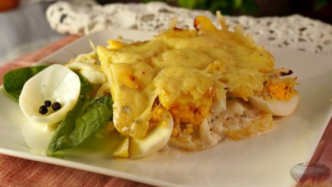 КАРТОФЕЛЬНАЯ ЗАПЕКАНКА С ЯЙЦАМИ И СЫРОМ