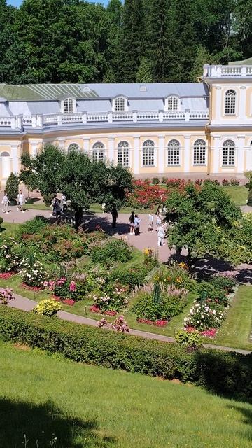 Петродворец. Вид на Большую оранжерею.