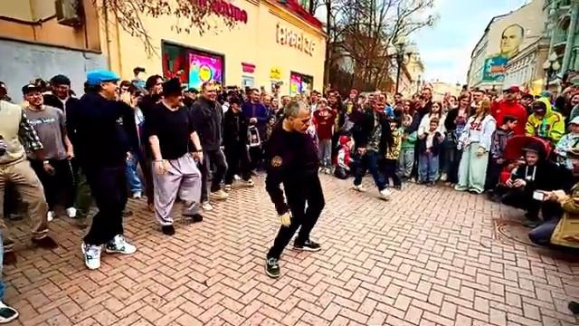 ШЕFF танцует на Арбате (1 апреля 2026 г.).