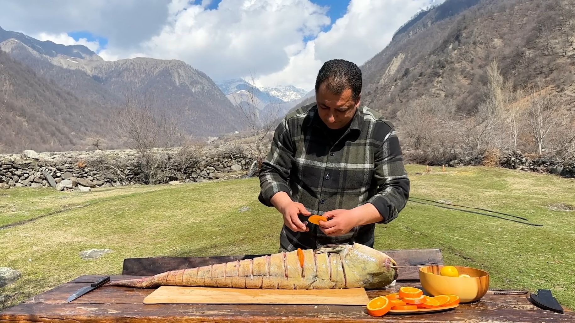 Вкуснейший горный сом. Готовим на природе.