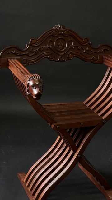 Кресло савонарола с маскаронами (Италия, 1910-е гг.)