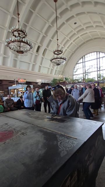 Свиридов, вальс из к/ф Метель, в зале ожидания ж/д вокзала Новосибирск главный