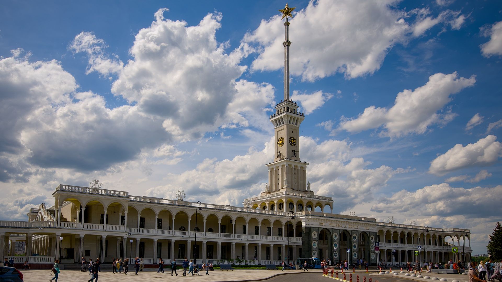 Северный речной вокзал - одна из самых красивых сталинок МОСКВЫ.