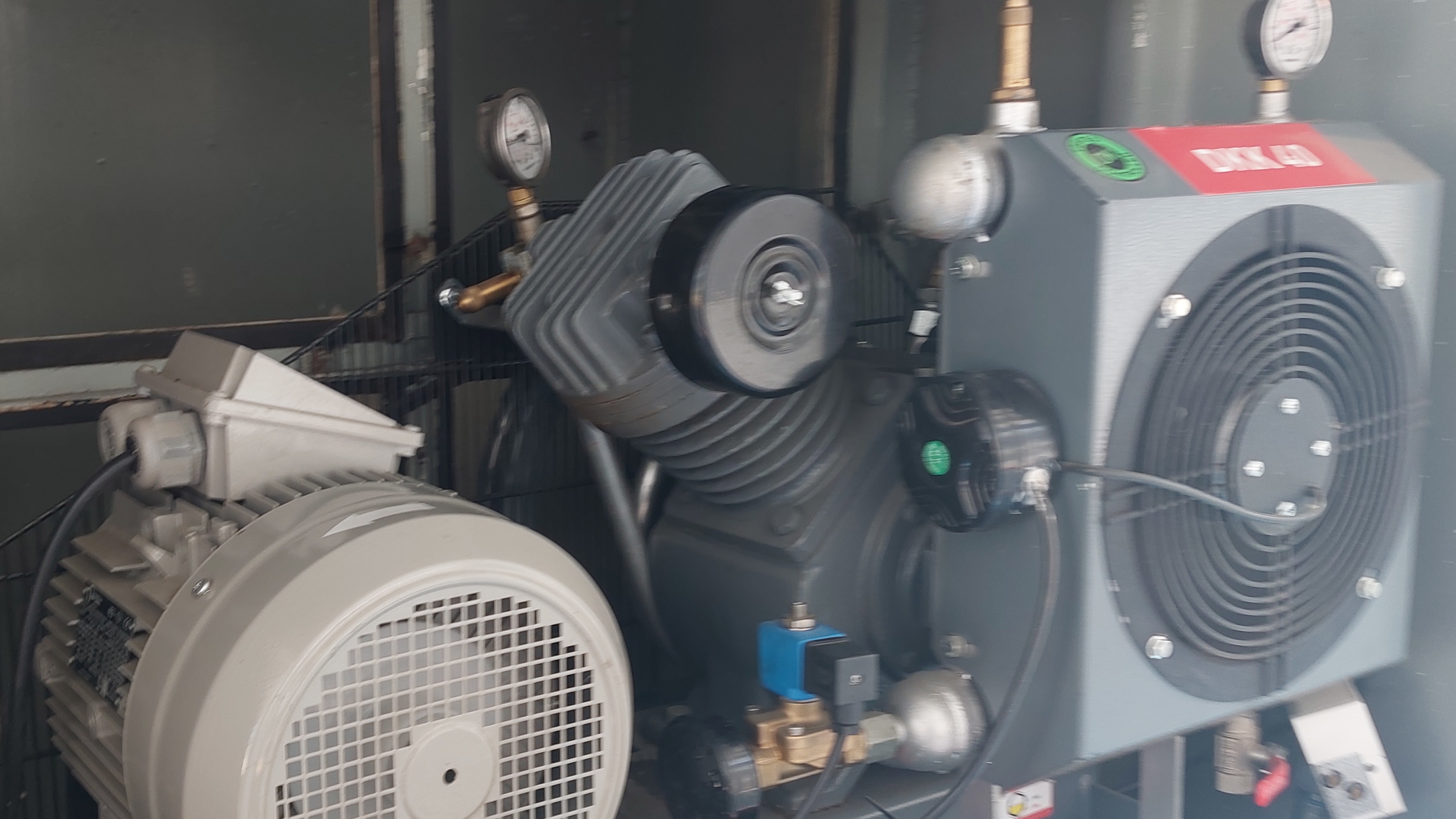 Запуск в работу воздушного компрессора DKKB 40 - TR 400V с воздушным охлаждением