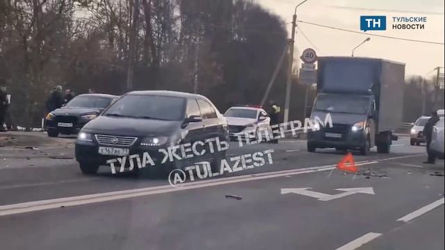 В Тульской области на трассе М-2 серьезно столкнулись Opel и Mitsubishi