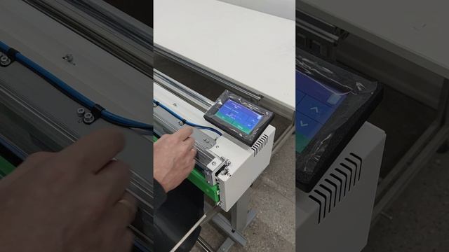 Резка магнитного винила на флаторезке Сабтек CS-1650