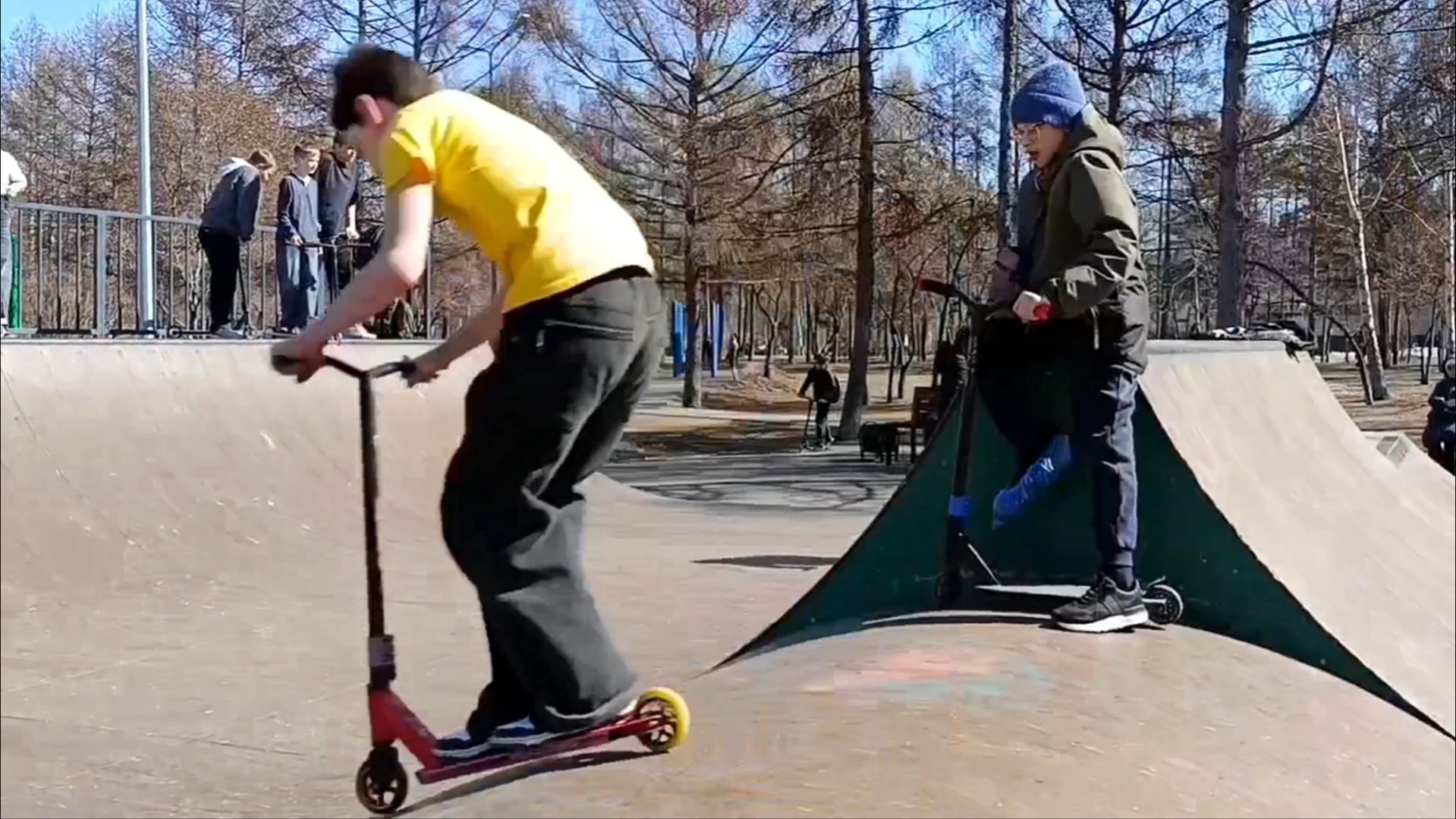 СКЕЙТ-ПАРК БЕТОН КАК ШКУРКА КРОССЫ В ПЫЛИ НО ЛЕТЯТ ФИГУРКИ