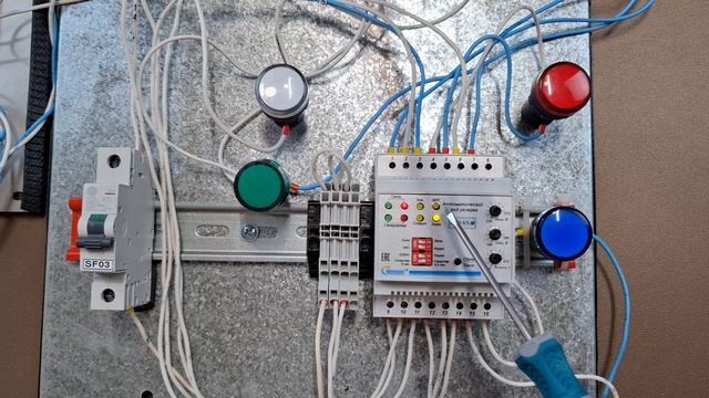 Обзор и наглядная работа Автоматического ввода резерва АВР-1/1-М с запуском бензинового генератора