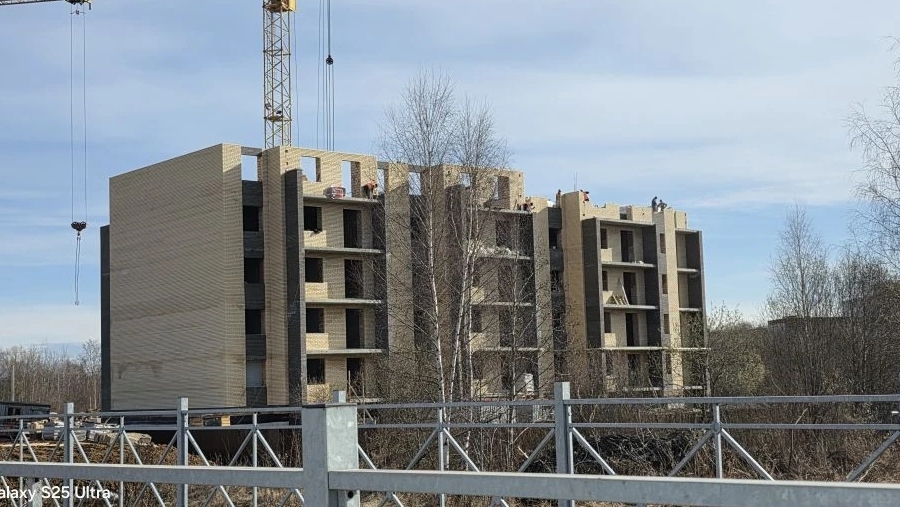 Возводится пятый и заключительный этаж жилого комплекса "Маргелов Парк".