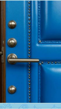 Обивка деревянных дверей кожзамом.