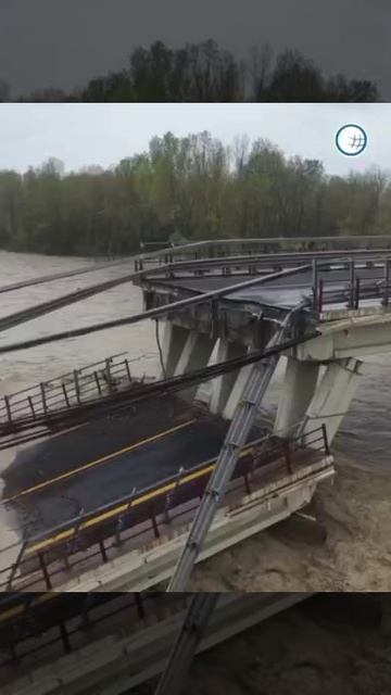 Мост через реку Триньо между Абруццо и Молизе обрушился