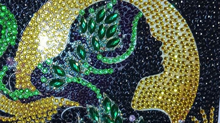 "ДЕВУШКА - ЗЕЛЁНАЯ ПЛАНЕТА" алмазная мозаика