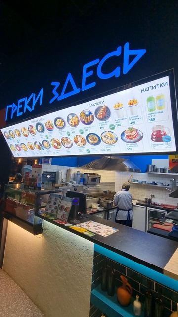Иду пробовать гирос в Греки здесь на фудмолле Привоз в Москве