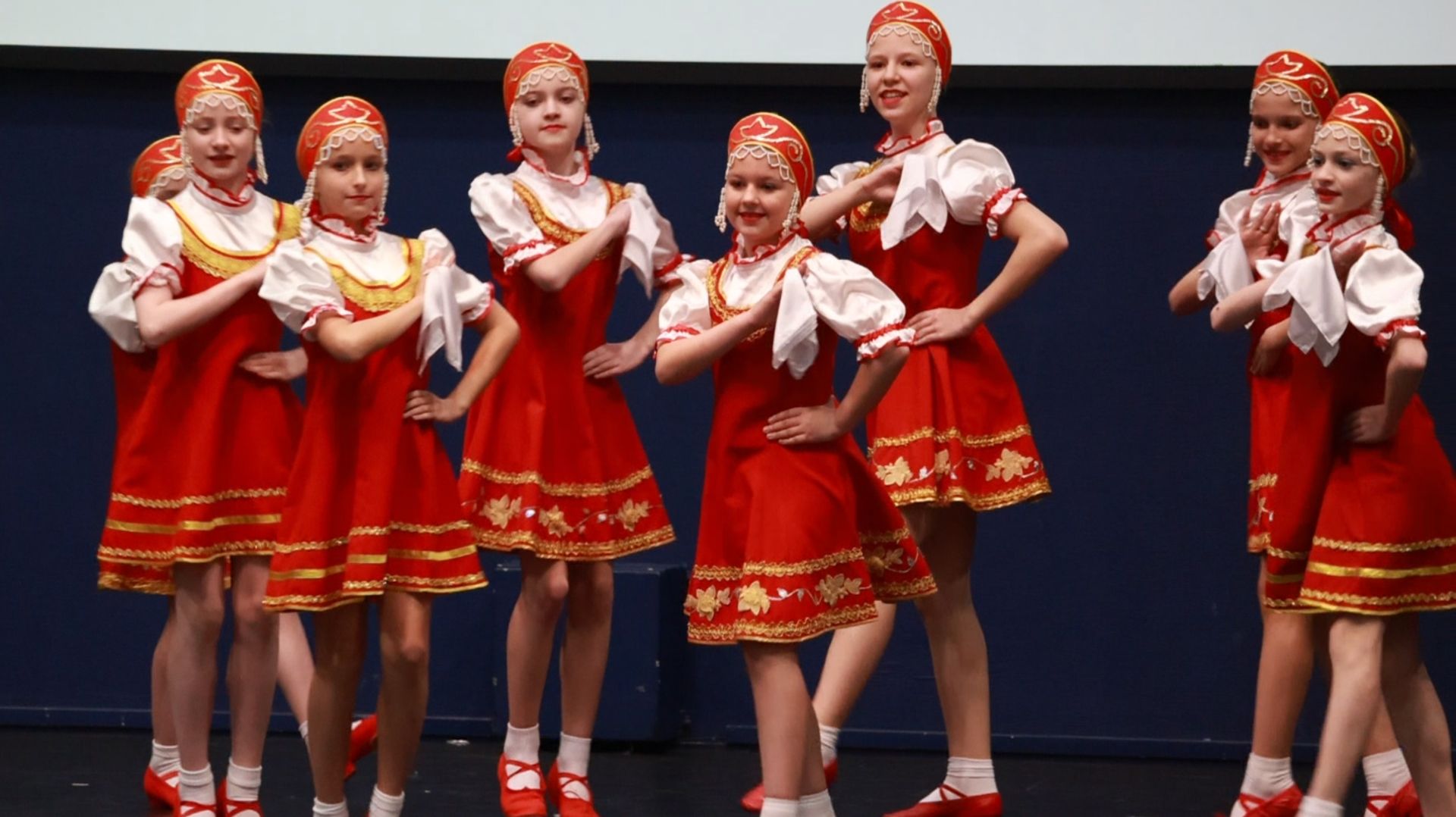 «КАЛИНКА--МАЛИНКА», танец. Ансамбль «ТАЛИСМАН», младшая группа. Санкт-Петербург.