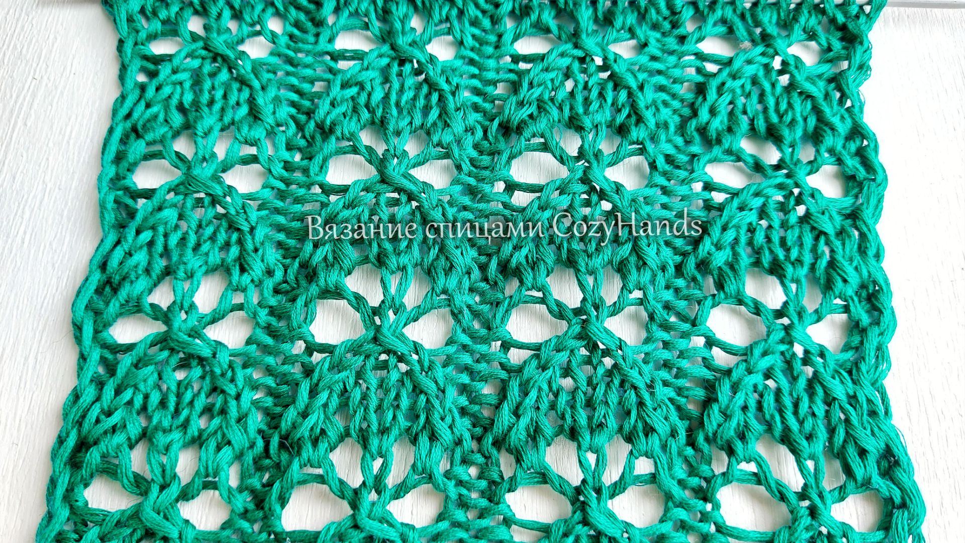 Простой и лёгкий ажурный узор спицами для вязания палантинов, летних топов, джемперов