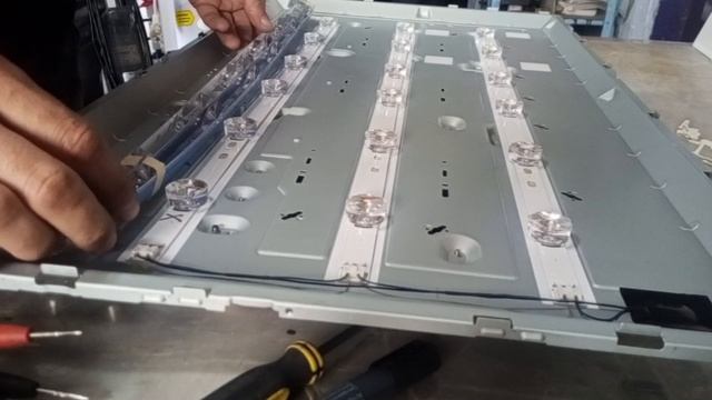 Телевизор LG 32LB552U нет изображения | Ремонт подсветки пошагово