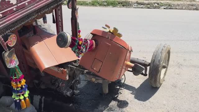 Пакистанский ремонт развалившегося трактора