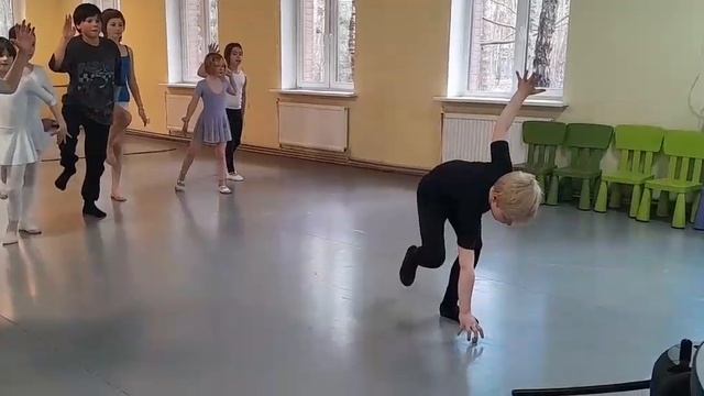 Веселые уроки. Танцуем и Играем.