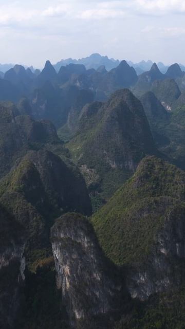 Вертикальные вершины в деревне, Ланши, Китай