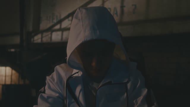 Муха предлагает угнать тачку | Черный двор