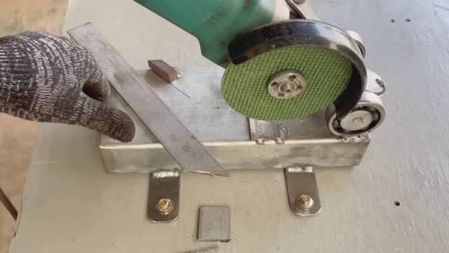 👉 Не покупай отрезной станок — сделал из болгарки дома и сэкономил