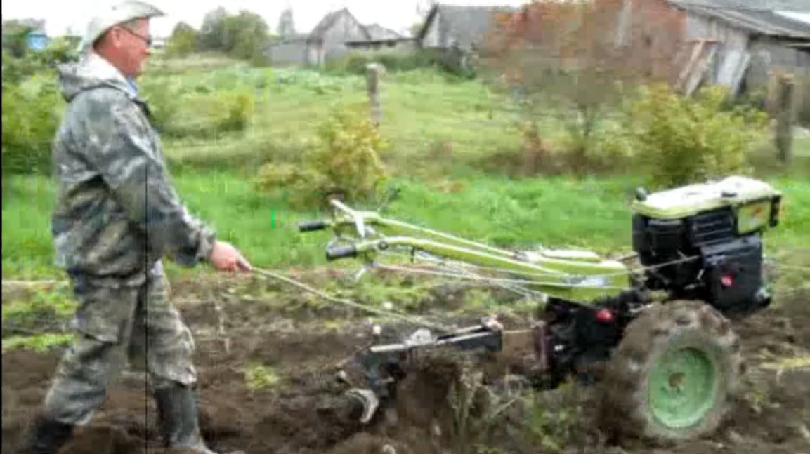 Копаем картошку плугом ПЦ 1-18. В стиле старого кино...