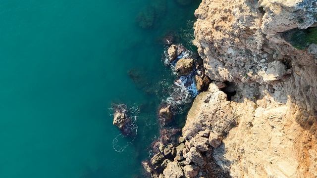 Turquoise water, rugged cliffs, and the quiet rhythm of the sea