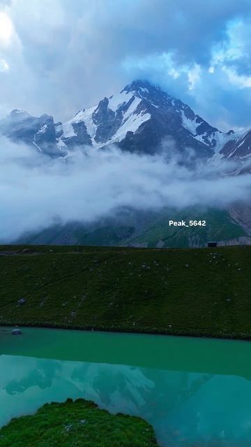 Величественный Дыхтау и озеро Баран Кош