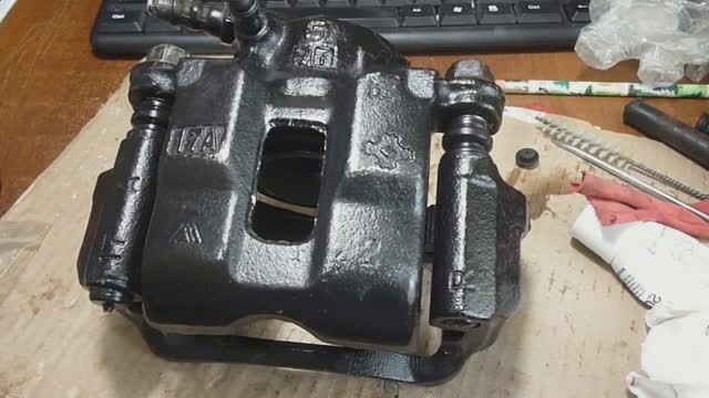 Ремонт тормозного суппорта. Все машины любят ласку, чистоту и смазку...