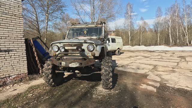УАЗ на базе автомобиля Прага высотой 3 метра