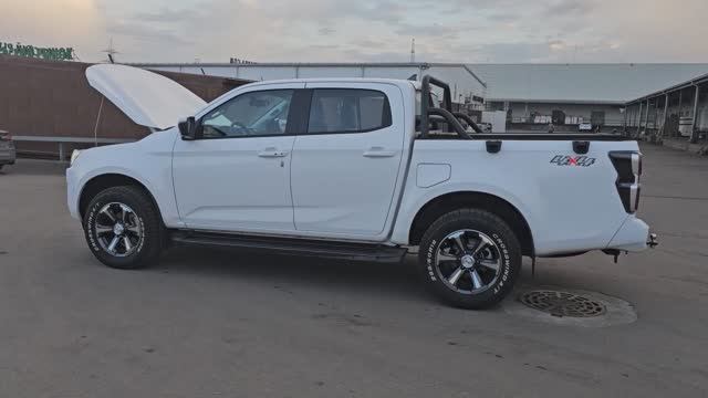 Пикап мотор работа ISUZU белый D-MAX  2026-04-01 18-20-21
