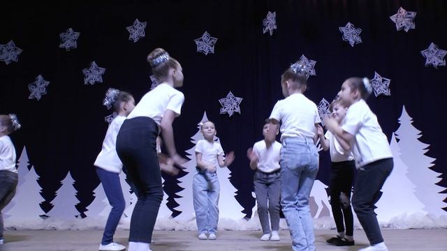 «Как у наших у ворот», танец детей. Декабрь 2022