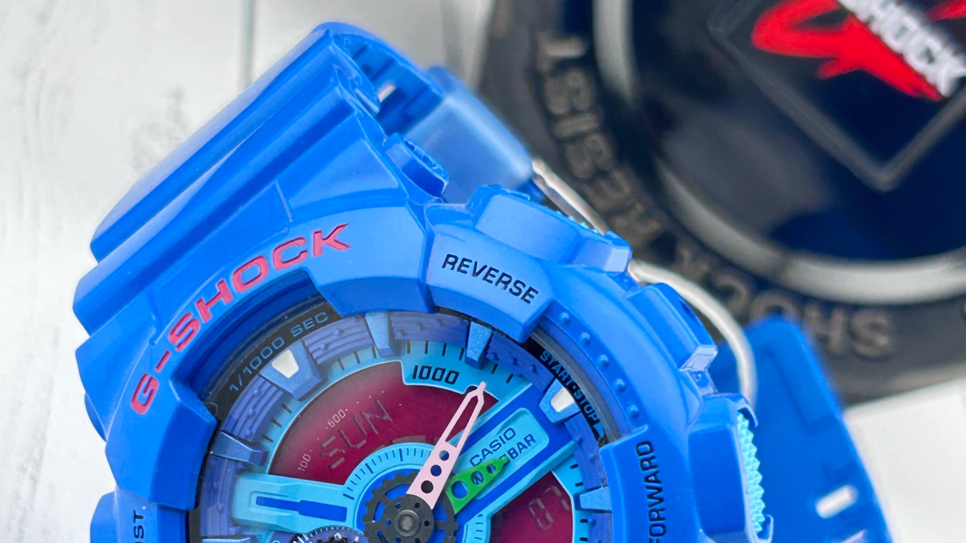 Casio G-Shock GA-110HC-2A - официальная сборка.