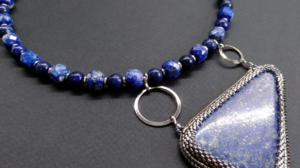 Колье из лазурита.