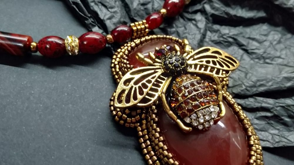 Колье из агата.