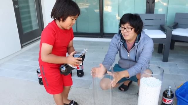 Science Experiment Coca Cola vs Mentos