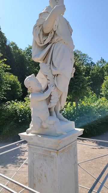 Петергоф. Скульптура"Земля".