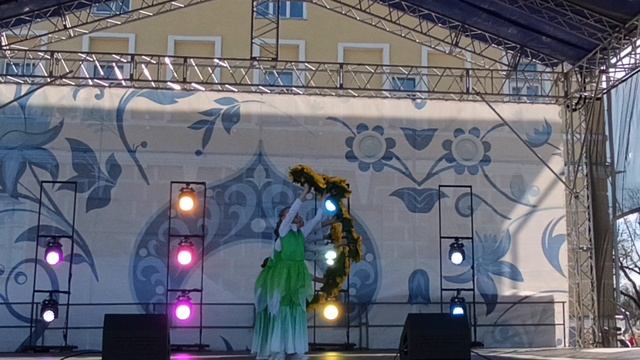 Весна просыпается: танец с цветами "Мать и мачеха"