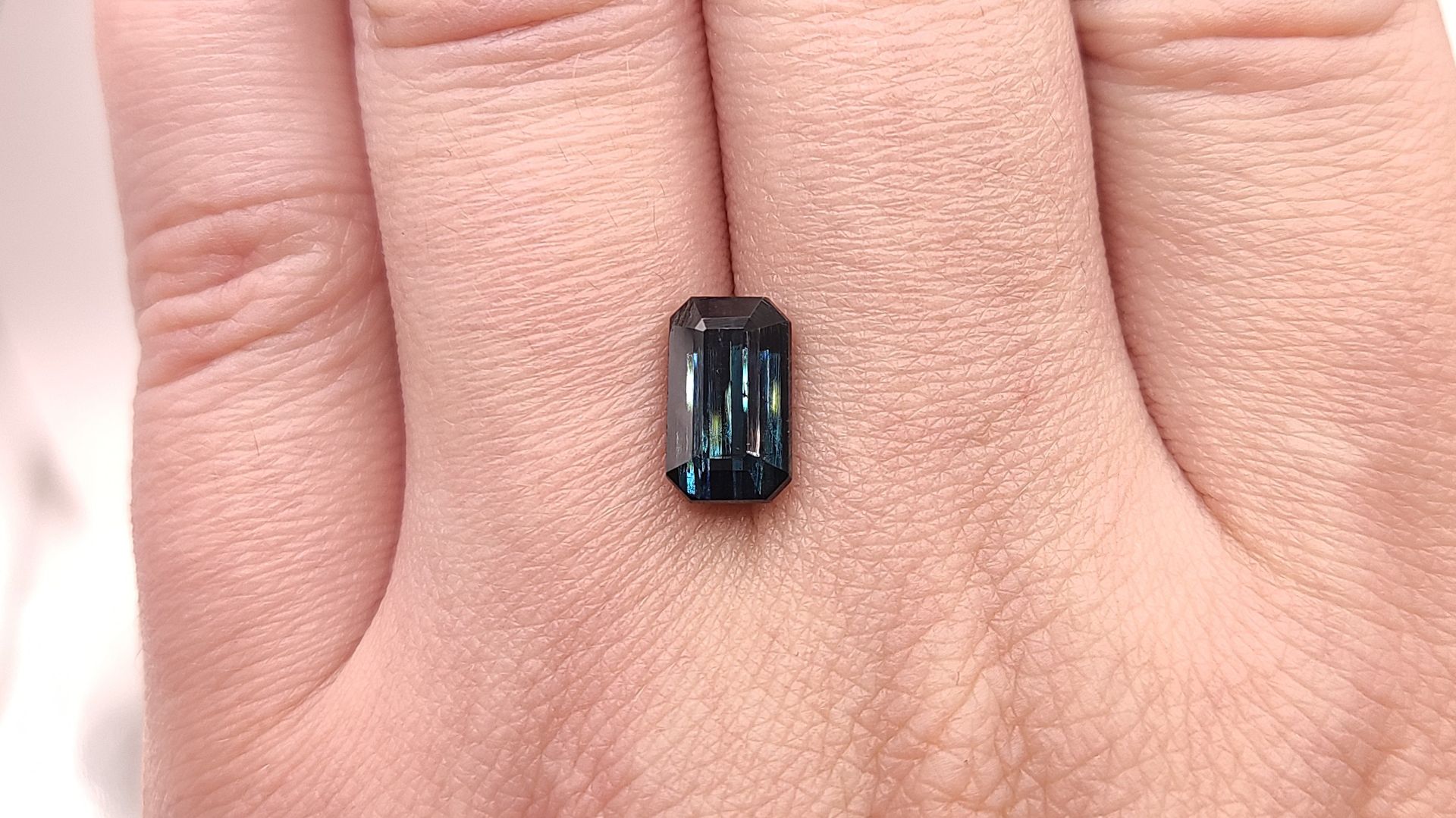 Турмалин Индиголит октагон 2.47 ct. Мозамбик + гемм. заключение