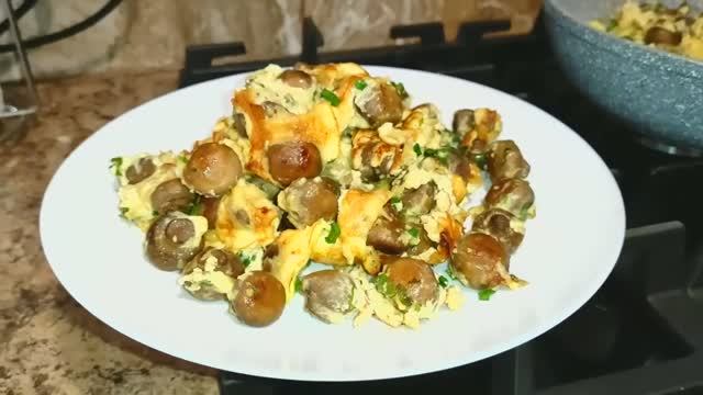 Жареные грибы в сметанно-чесночном соусе.