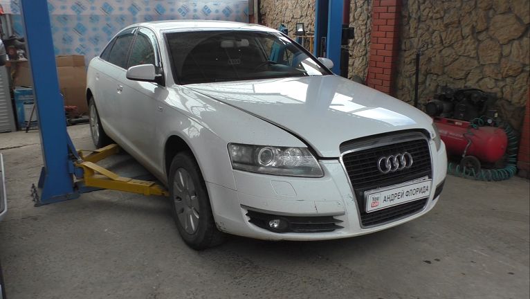 Течь антифриза с трубки за генератором на АУДИ А6 2008 AUDI A6 2,0 BPJ