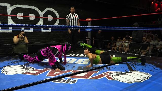 She Tried to Outsmart the Snake… But Got Bit Instead