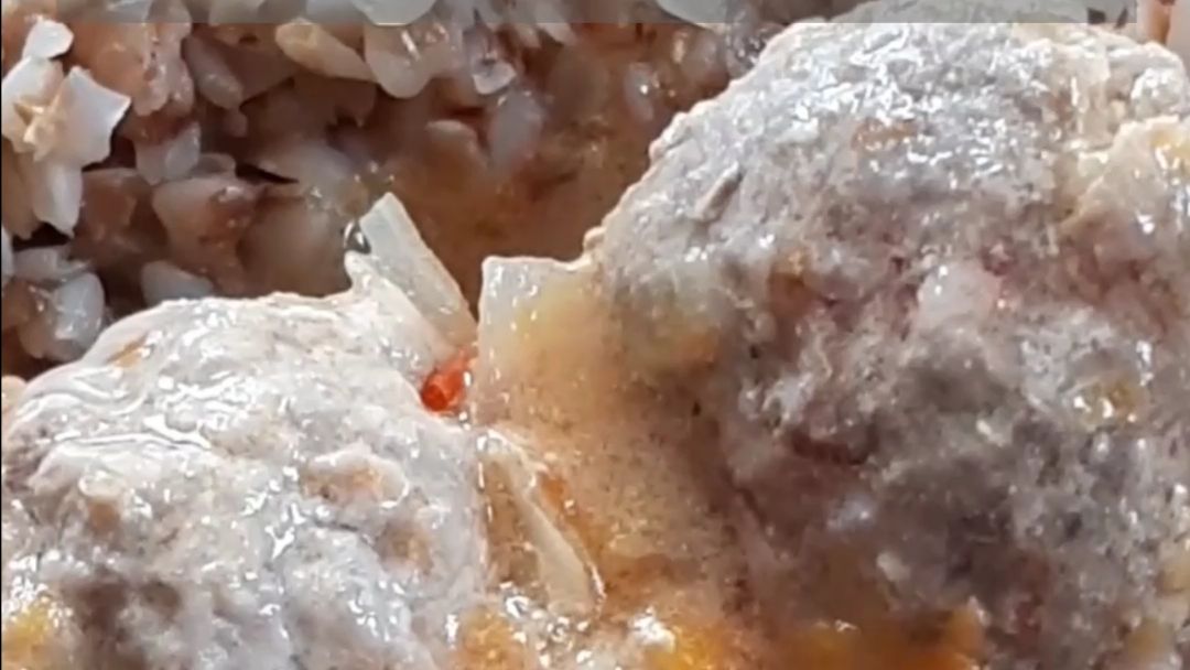 Если чо, это очень вкусно: мясные шарики в сметанном соусе