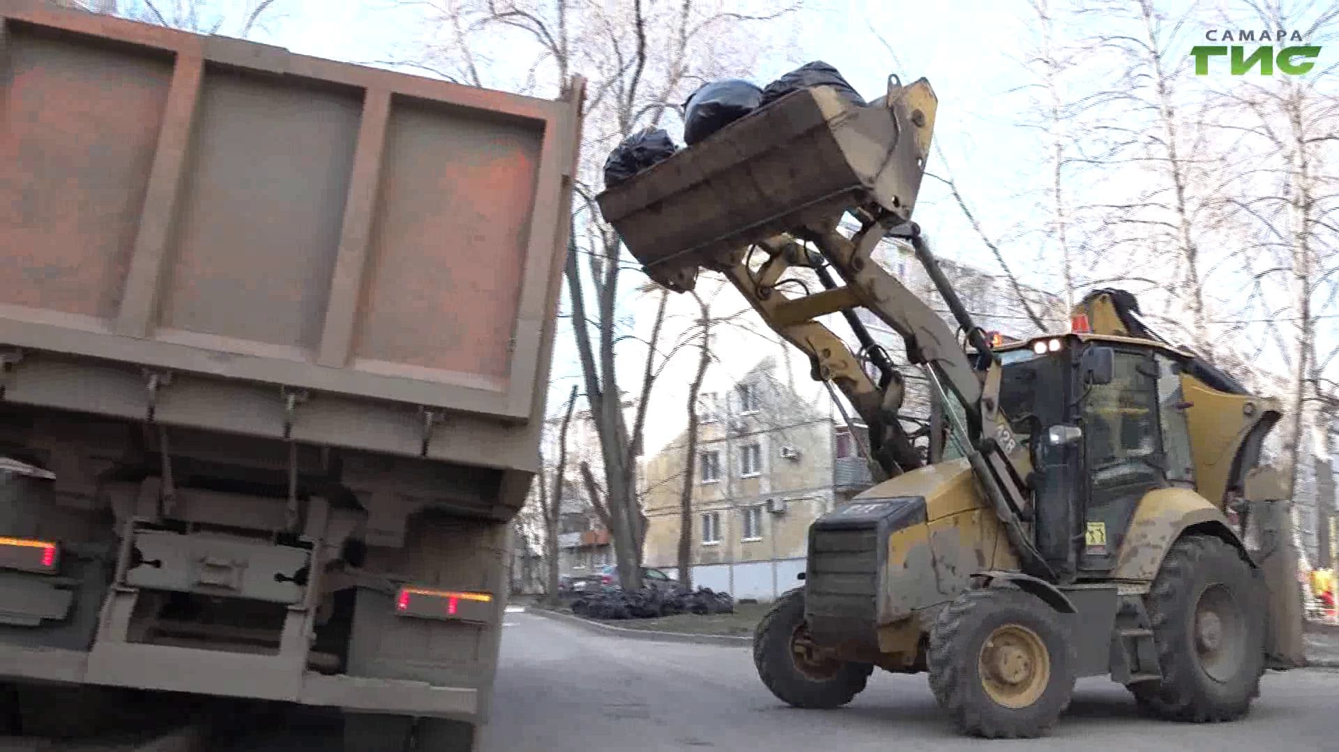 В Самаре около 300 спецмашин обеспечивают вывоз мусора, собранного на субботниках