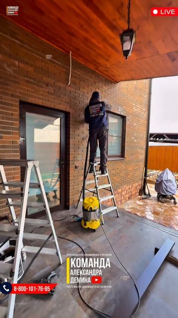 Монтаж безрамного остекления на террасе