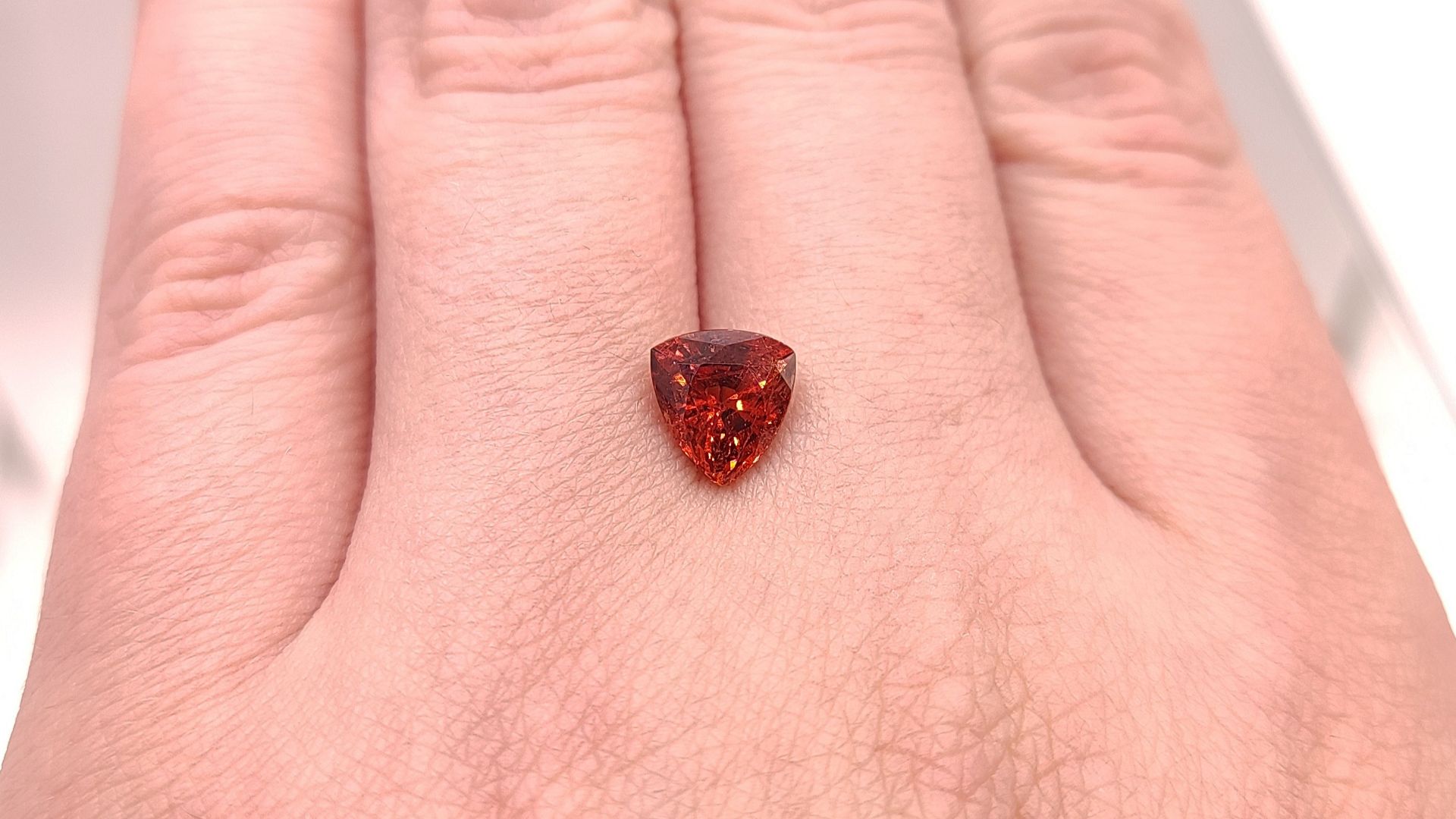 Гранат Спессартин триллион 2.54 ct. Намибия + гемм. заключение