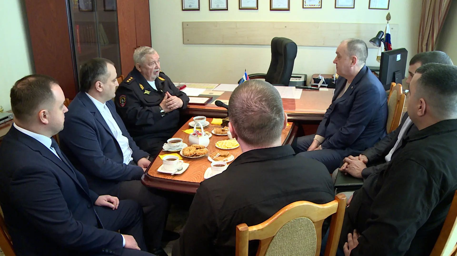 Николай Овчинников встретился с поисковиками столичной полиции.